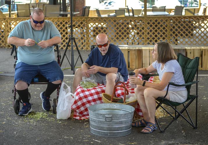 PHOTOS: Stringin' beans for a good cause | Kanawha Valley ...