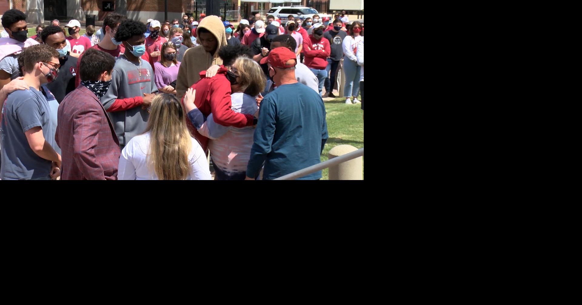 Students Hold Vigil to Commemorate Bama Superfan Luke Ratliff ...