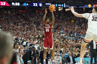 Aaron Estrada signs with the Detroit Pistons | Sports | wvua23.com