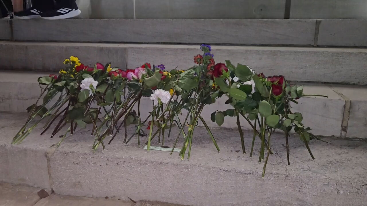 Alabama students gather at Denny Chimes, mark Charlie Kirk's passing ...