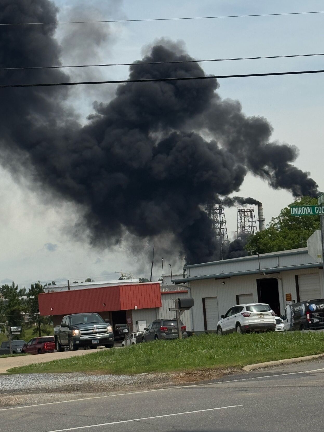 Smoke billowing from Hunt Oil Refinery in Tuscaloosa after explosion ...