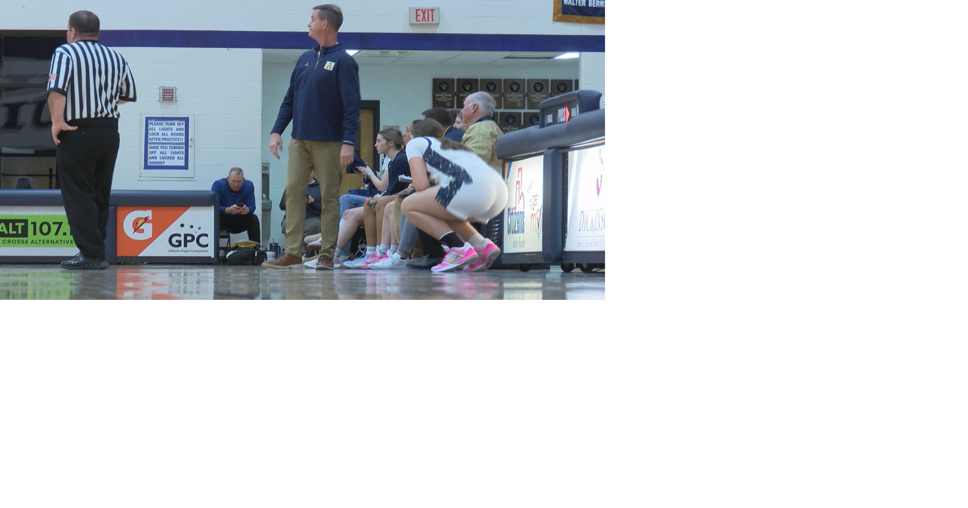 Blugold girls make sure there's no upset vs. Sparta | Sports | wxow.com