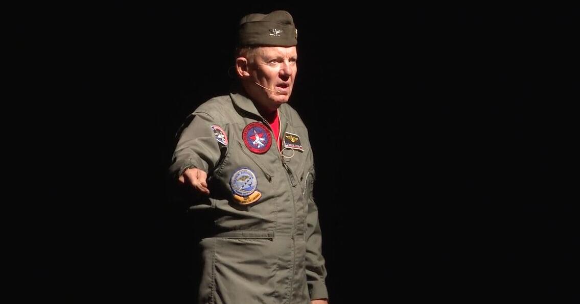 POW Charlie Plumb Shares Motivational Message at Viterbo | News | wxow.com