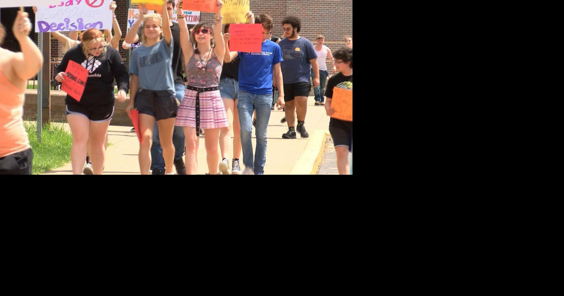 Some students choosing to demonstrate for Pro-choice | News | wxow.com