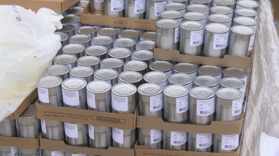 WAFER hosts drive-thru distribution | News | wxow.com