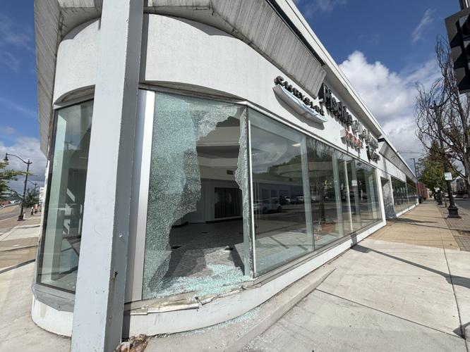 Pischke Motors of La Crosse sees another window shattered | La Crosse ...