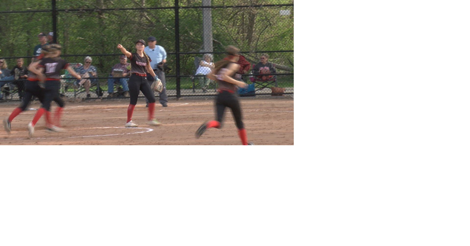 Central Tops Holmen in Girls Softball | Sports | wxow.com