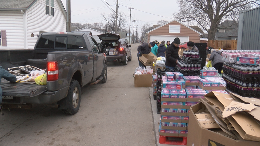 WAFER hosts drive-thru distribution | News | wxow.com