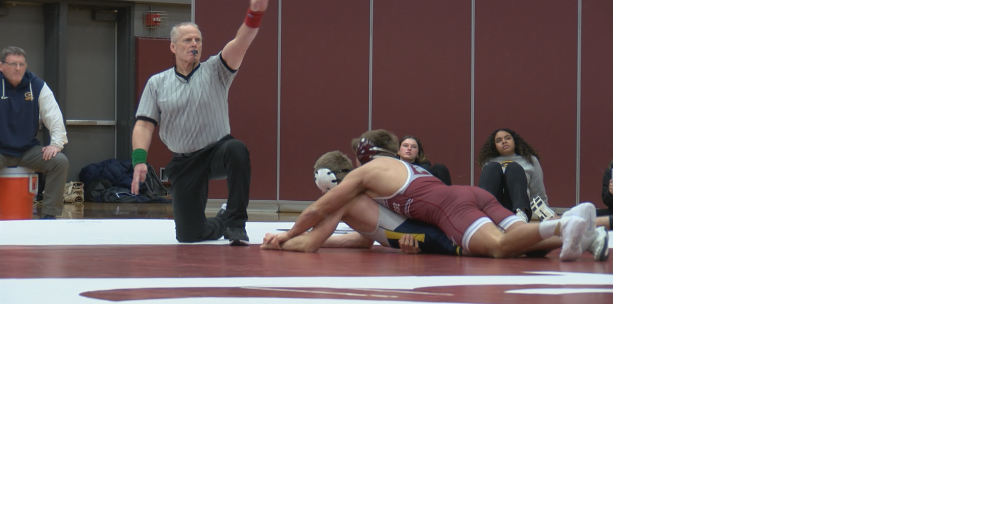 UWL wrestlers stay undefeated with win over UW-EC | Sports | wxow.com