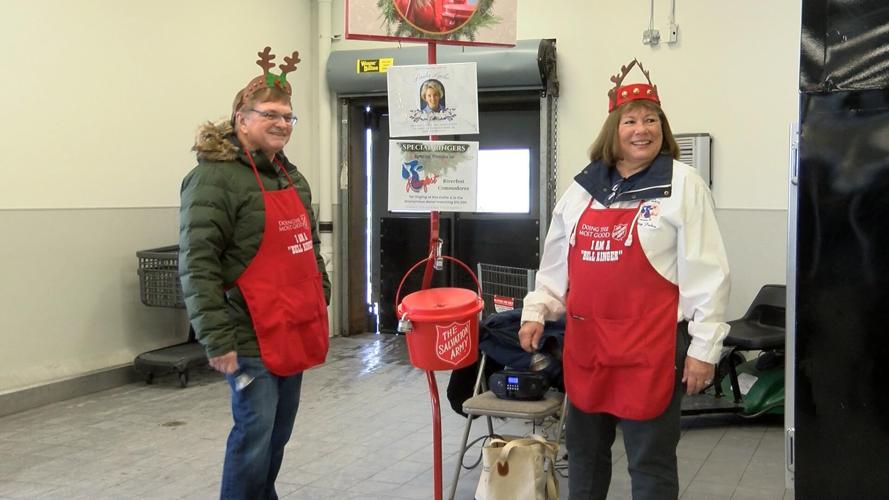 Riverfest Commodores ring bells for Salvation Army | Top Stories | wxow.com