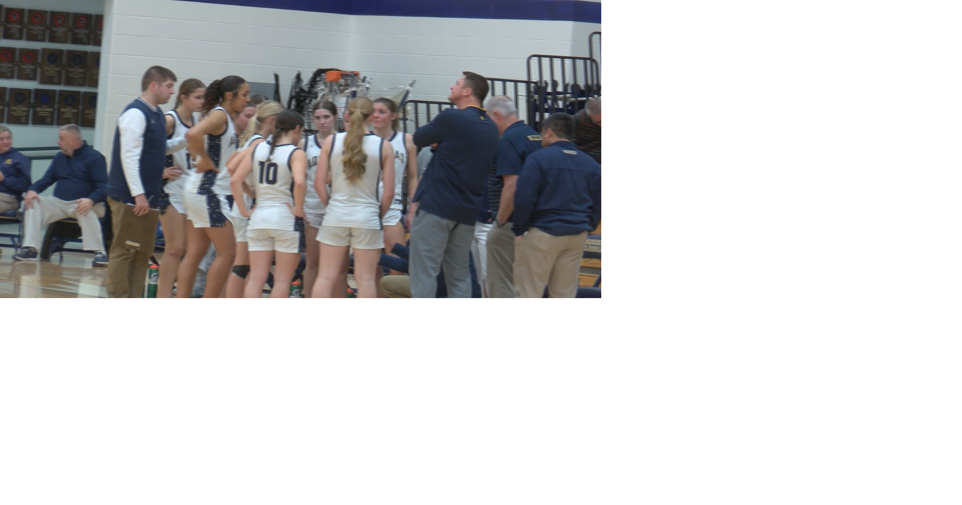 Blugolds dominate Cotter in front of their home crowd | News | wxow.com