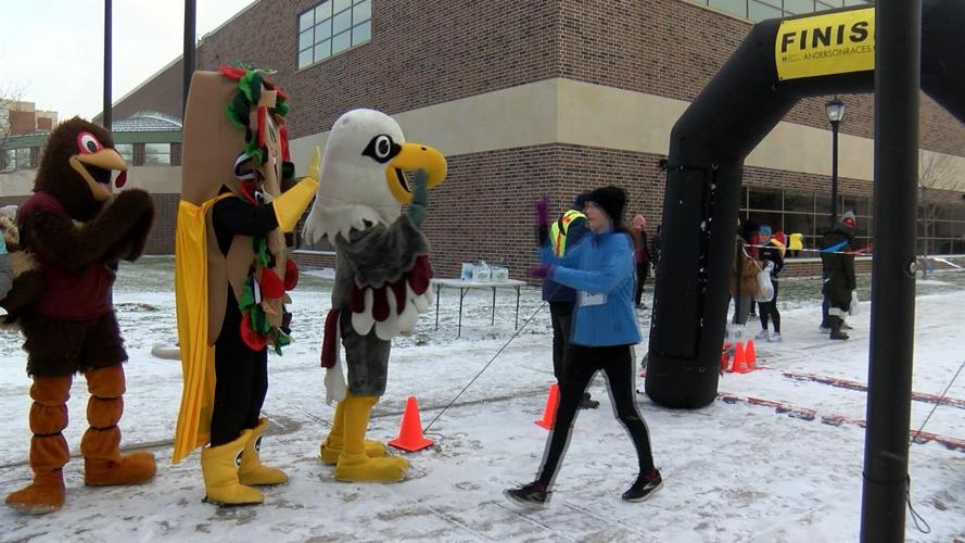 Runners battle the cold for UW-L Turkey Trot | News | wxow.com