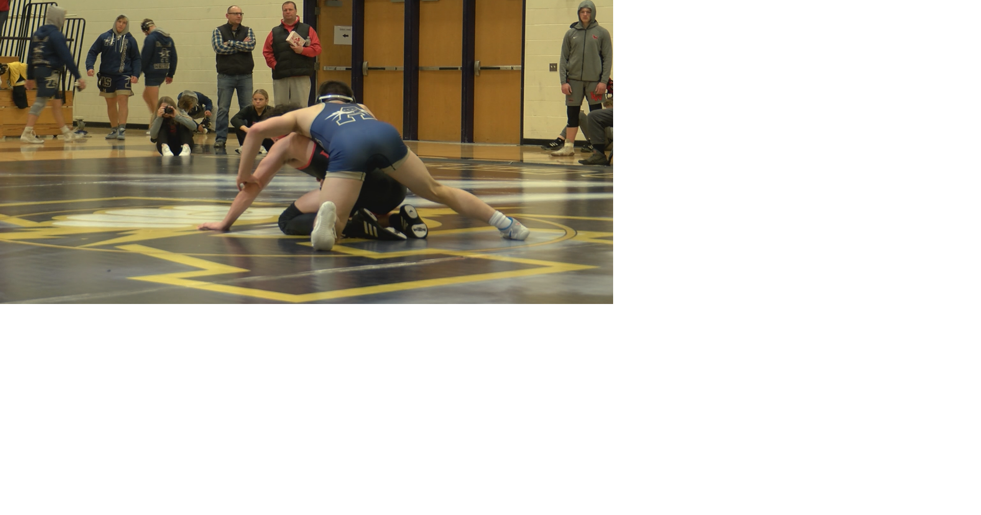 Aquinas stomps Logan/Central at Wrestling Triangular | Sports | wxow.com