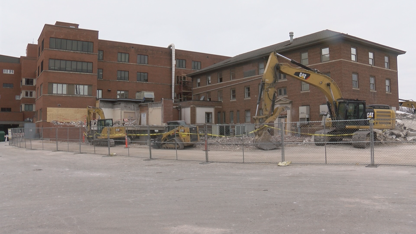 Demolition continues on two Gundersen Health buildings | News | wxow.com