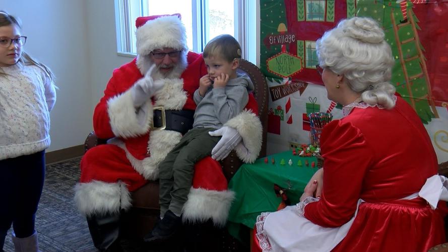 Hearing impaired children get special visit with Santa | News | wxow.com
