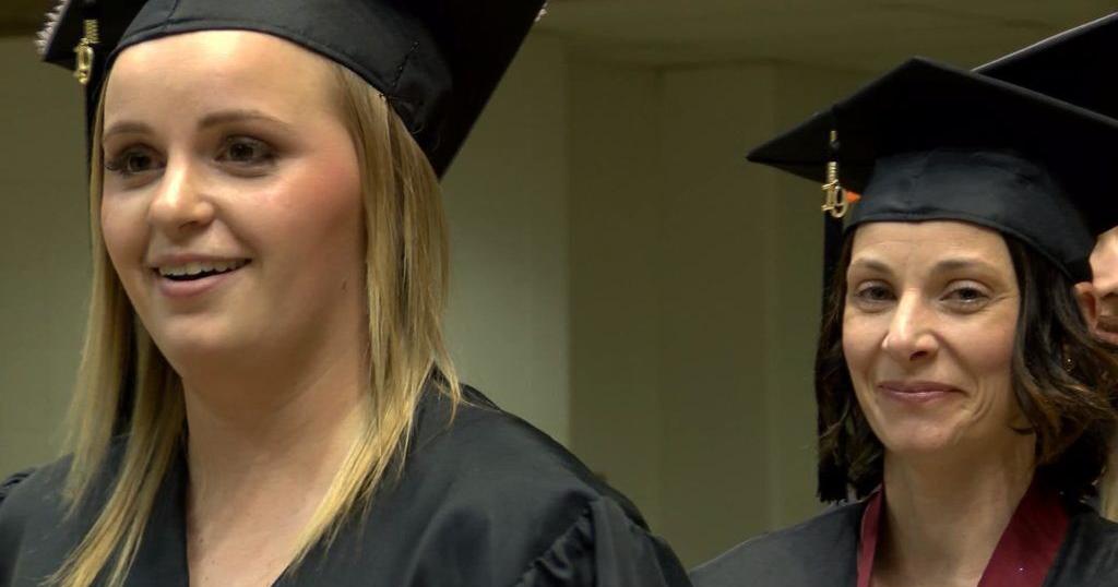 Viterbo University holds spring commencement ceremony | News | wxow.com