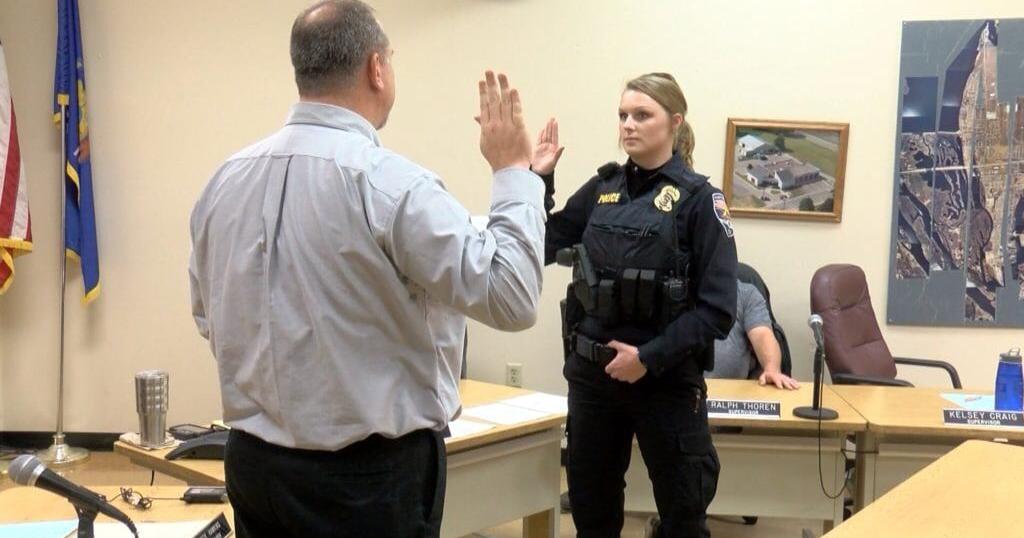 Town of Campbell welcomes new police officer | News | wxow.com