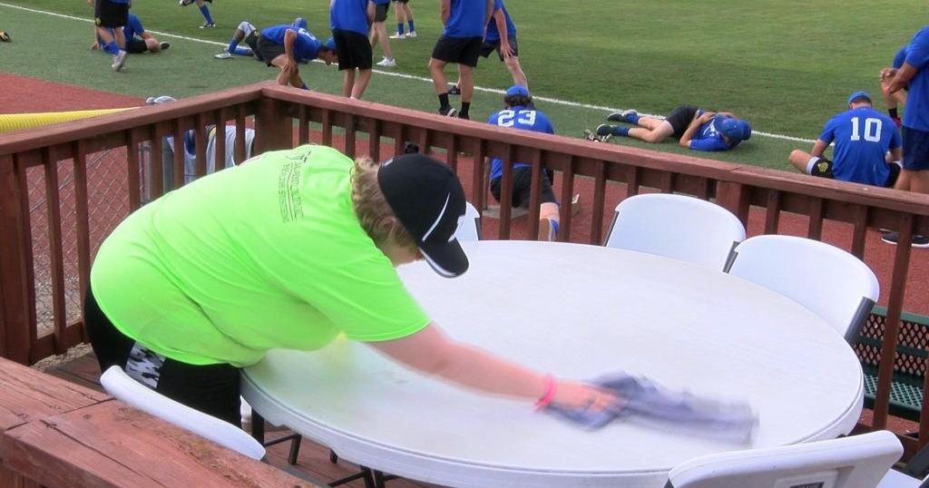 Behind the scenes of a Loggers game | News | wxow.com