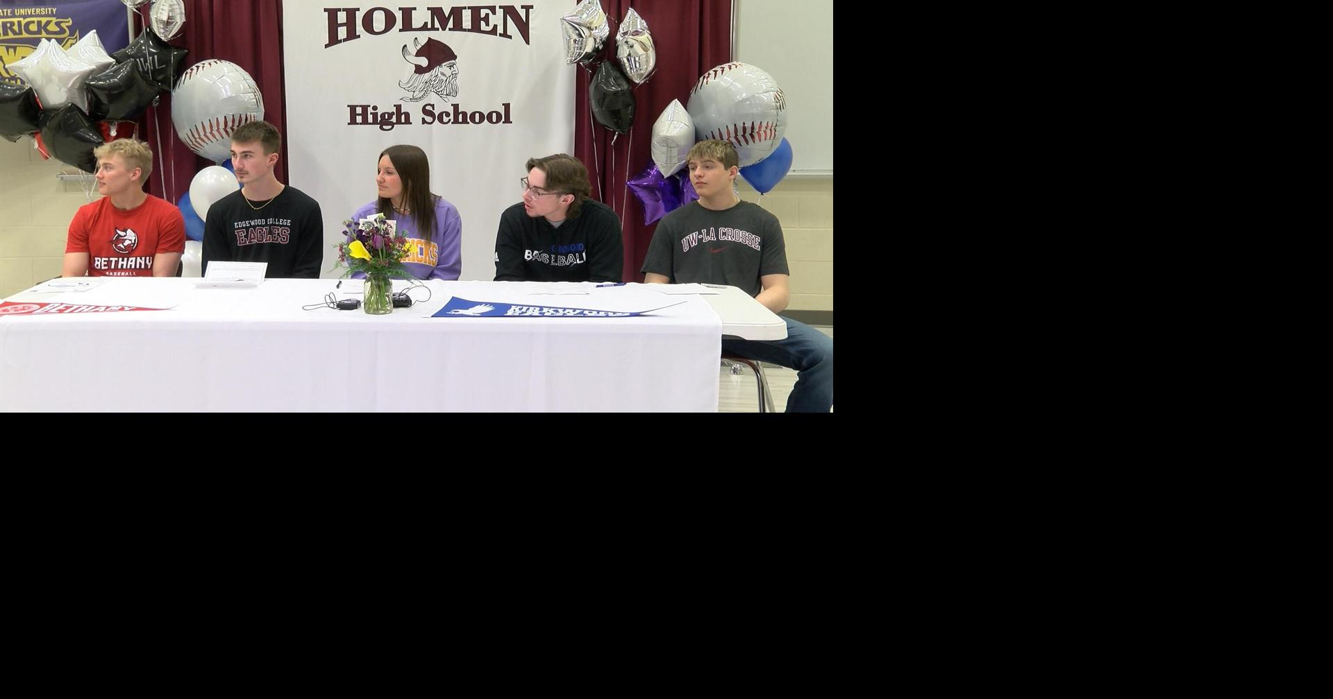 Holmen athletes lock-up plans to play at the next level | Sports | wxow.com