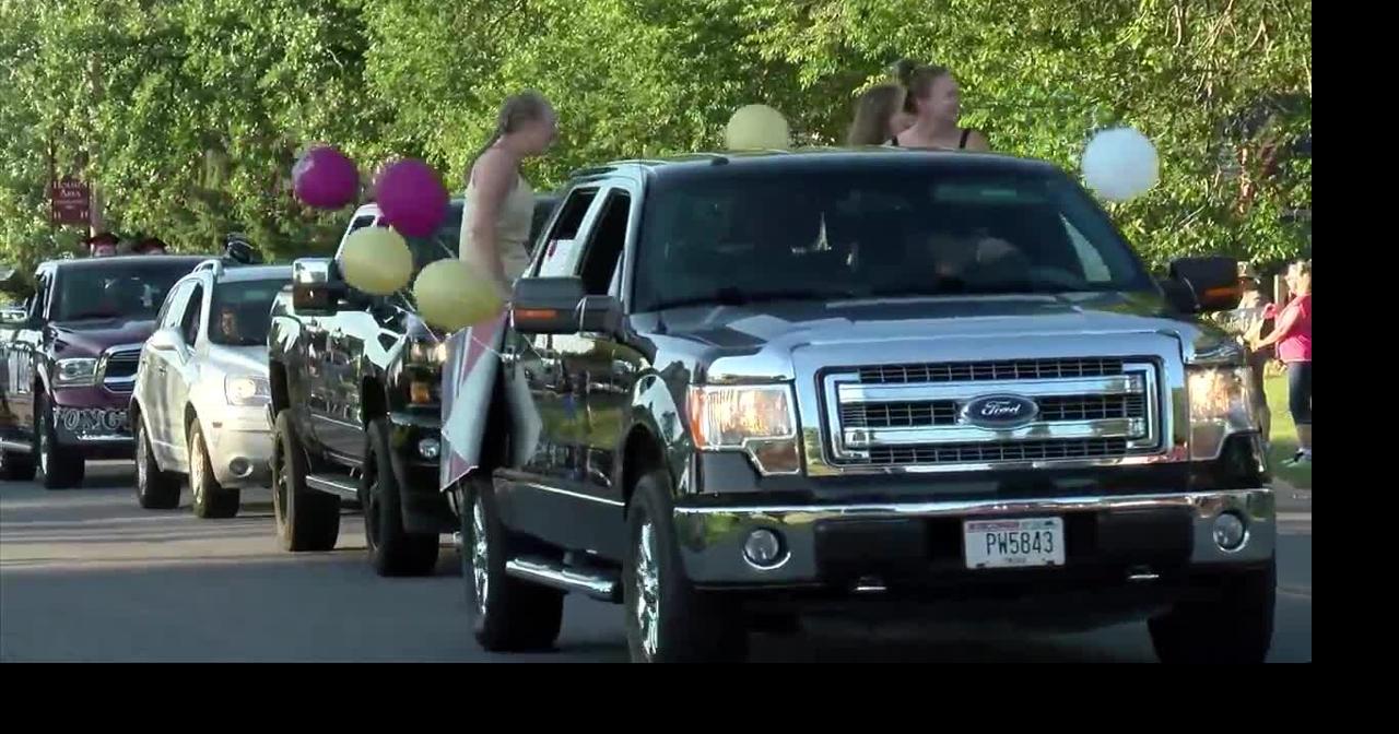 WATCH: Holmen HS graduation parade | News | wxow.com