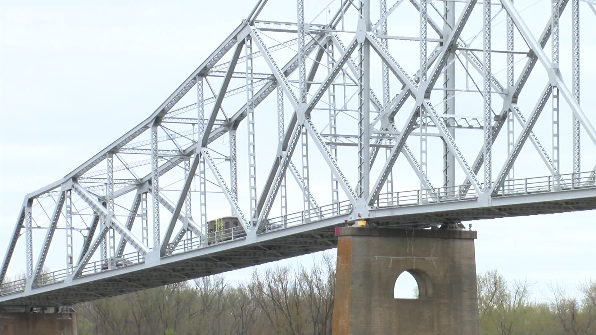 Officials urge cooperation during Lansing Bridge demolition | Coulee ...