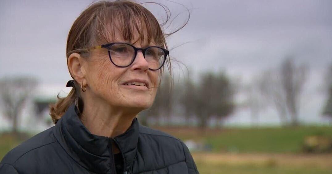 Mom snaps pics of massive snapping turtle...before it could snap her ...