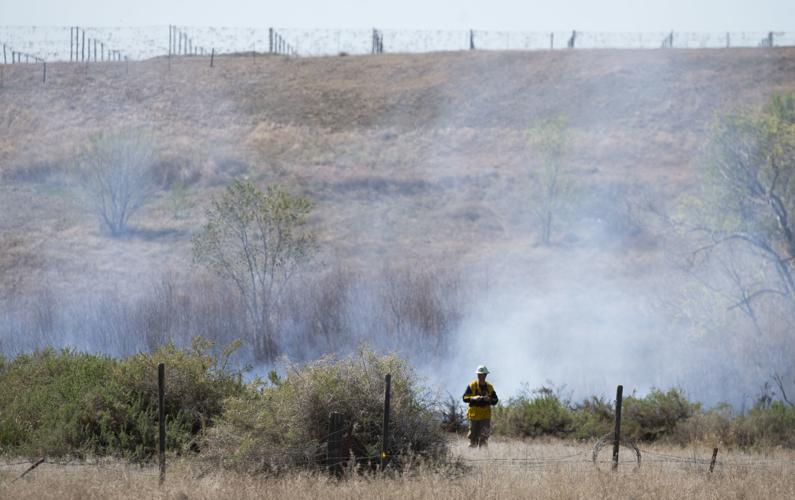 Small brush fire extinguished east of Moxee | Local | yakimaherald.com