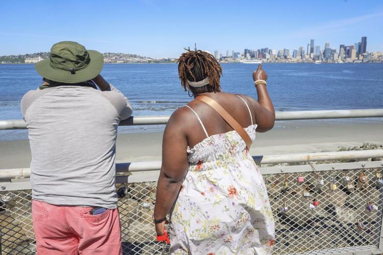 Impress visitors with this half-day tour of Seattle’s top photo-ops ...