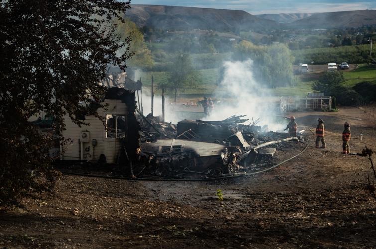 Fire destroys two-story home in Selah | Local | yakimaherald.com