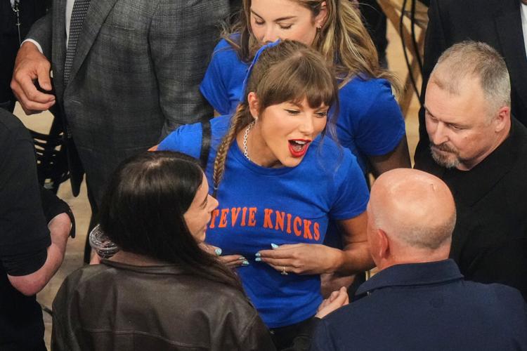 Taylor Swift attends Knicks' record-breaking rally over Spurs in Game 4 ...