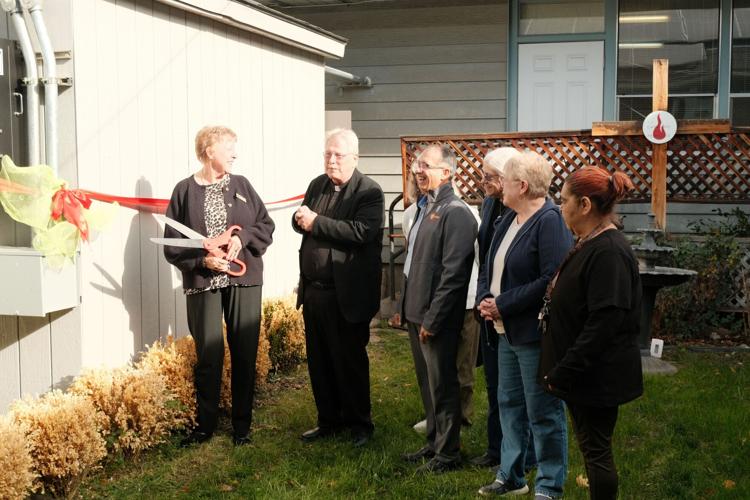 St. Michael's church in Yakima installs new solar panels and battery ...