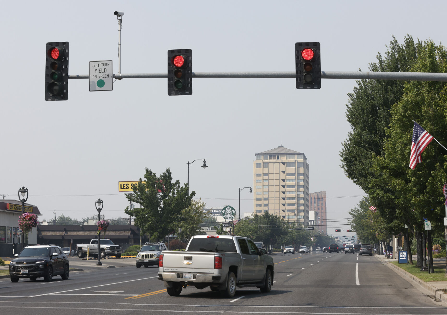 Smoke still blowing into Yakima Valley from nearby wildfires, causing ...