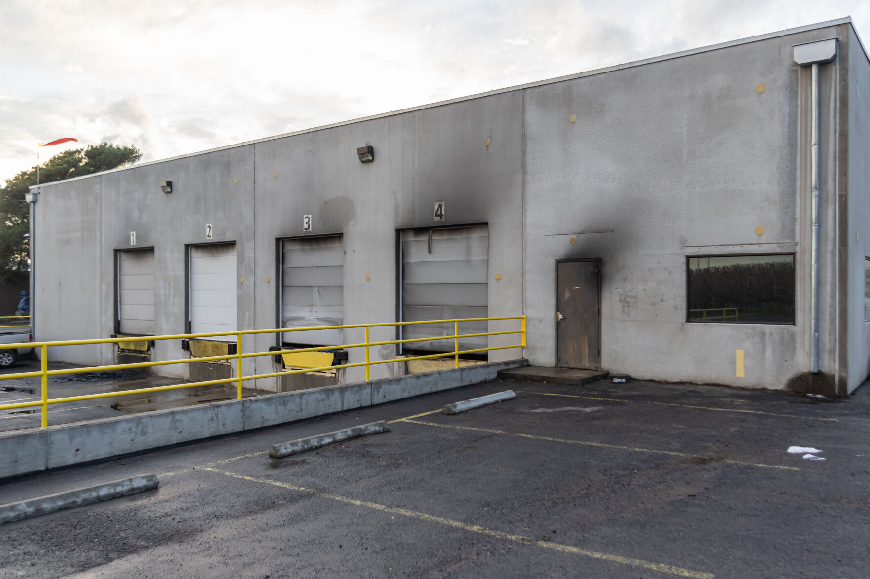Vehicle fire causes smoke damage at Terrace Heights fruit packing plant ...