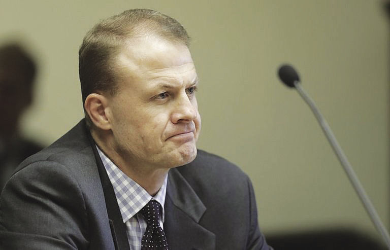 Yakima mayor’s 911 call over signature gatherers sparks online outrage ...