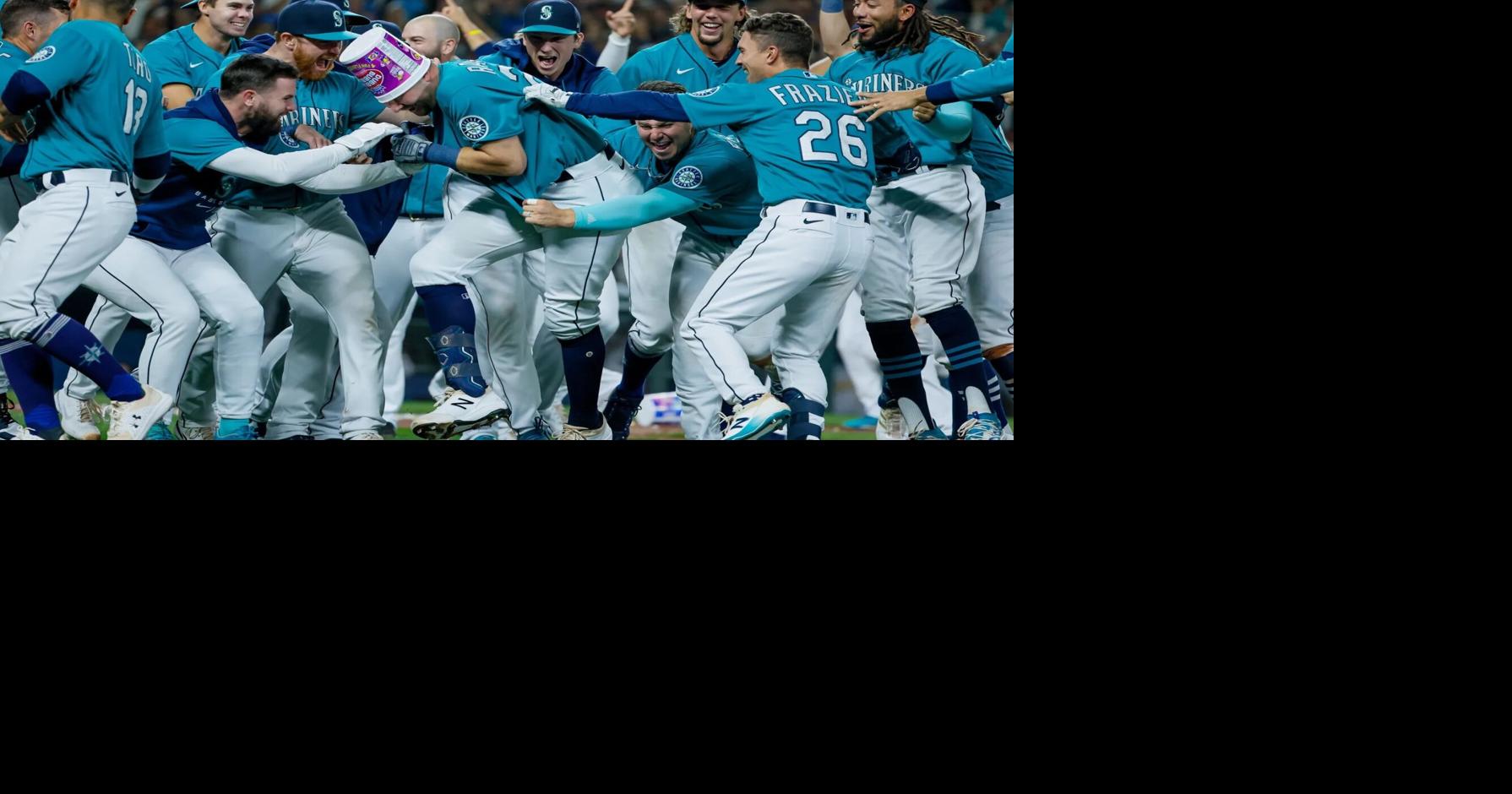 The Mariners celebrate clinching an AL wild card berth | | yakimaherald.com