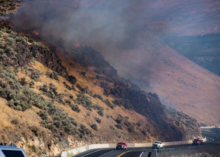 Updated: Firefighters respond to wildfires near Naches, as officials ...