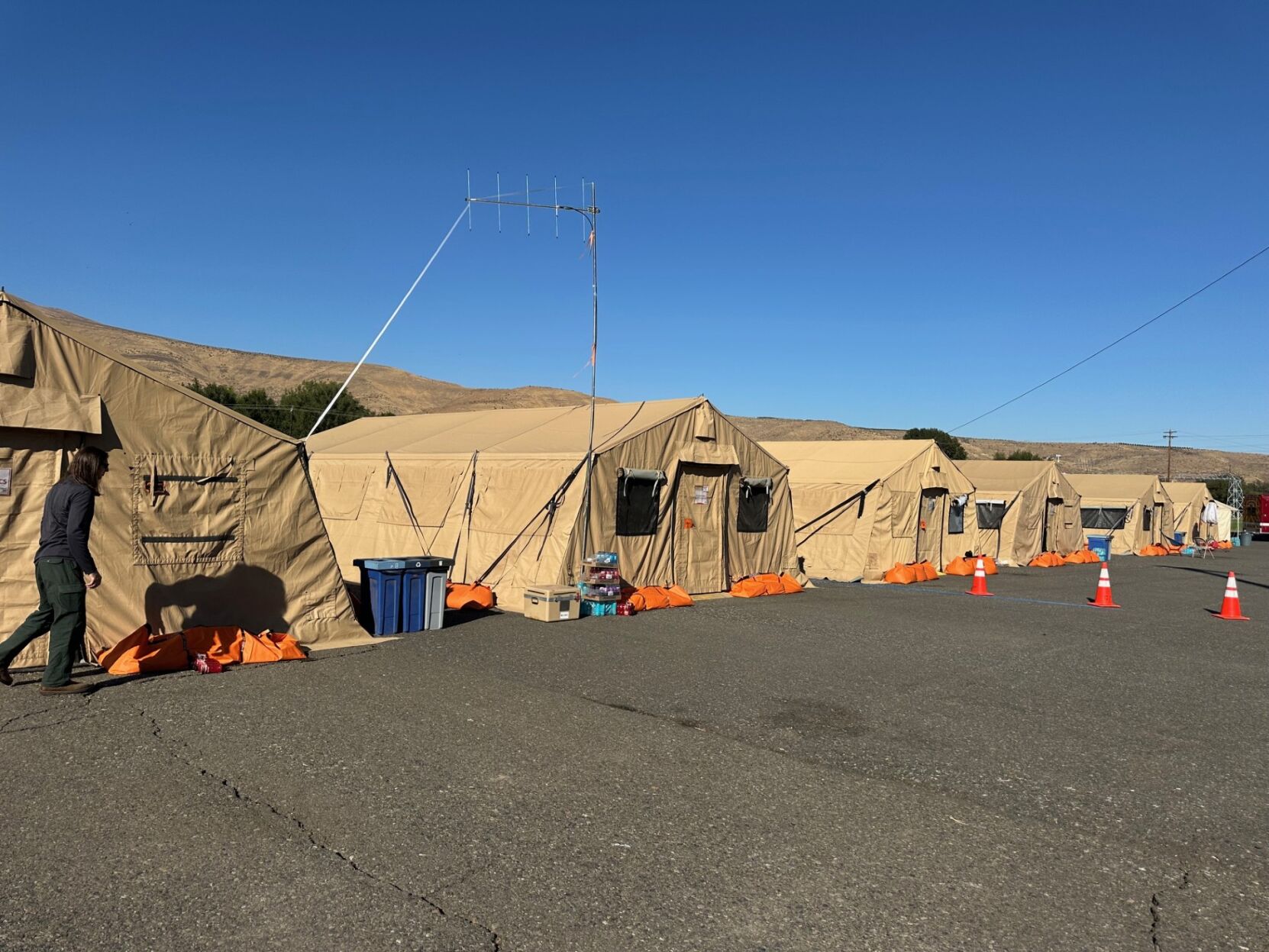 A small city springs up to fight Wildcat Fire west of Naches | Local ...