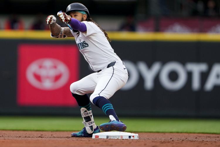 Mariners make early runs stand up, open homestand with tight win over ...