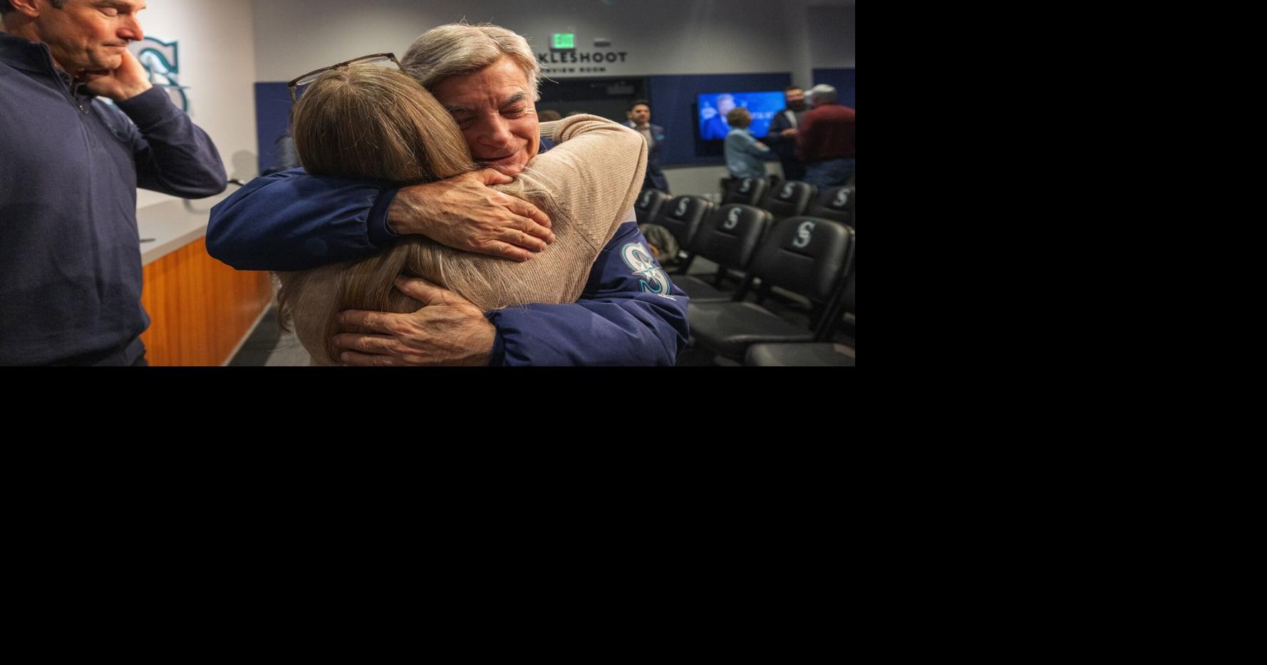 Mariners broadcaster Rick Rizzs issues tearful farewell ahead of final ...