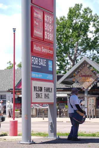 From unfilled gas tanks to fewer frills, retailers see US consumers ...