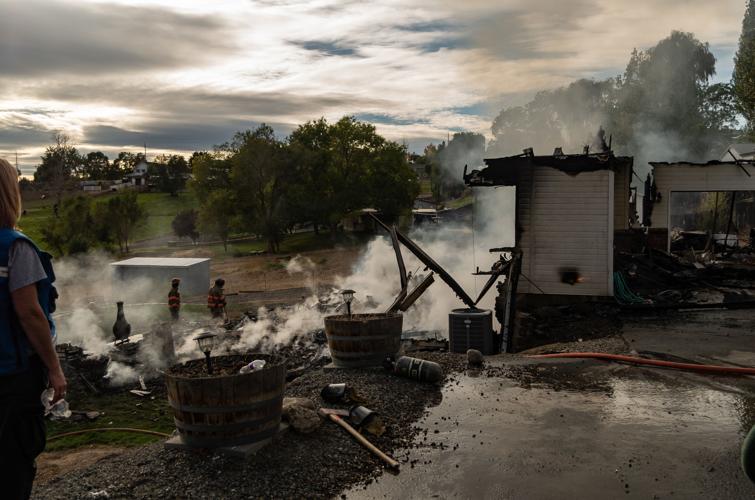 Fire destroys two-story home in Selah | Local | yakimaherald.com