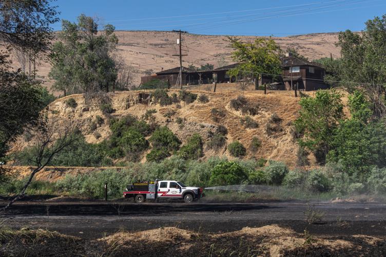 Lawn mower sparks wildfire that prompts evacuations in East Valley ...