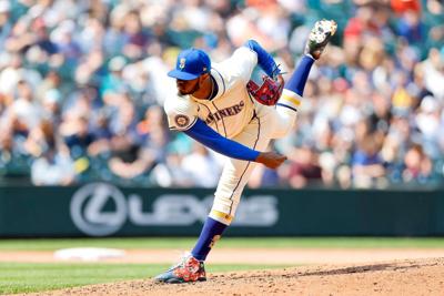 Gregory Santos leaves Mariners game early with apparent injury ...