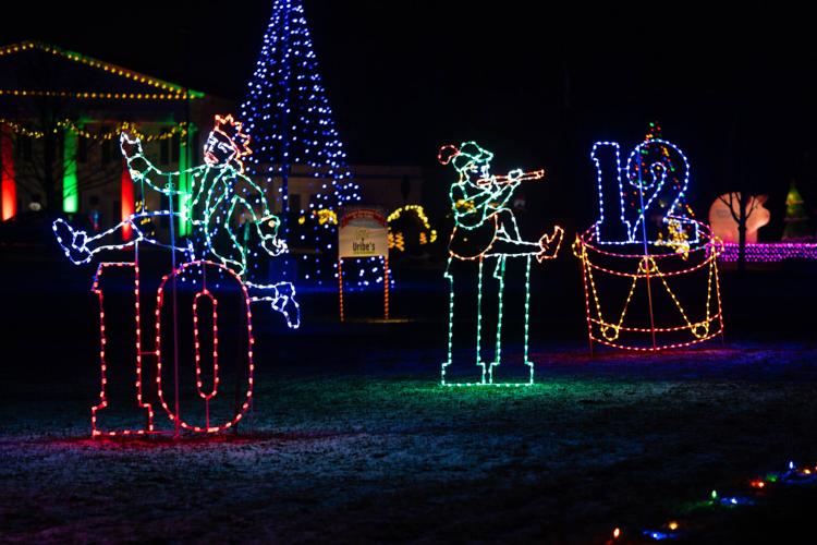 Spectacular scenes of the 2024 Drive-Thru Holiday Light Fest | News ...
