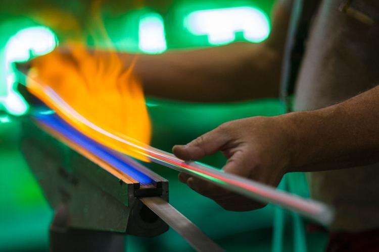 PHOTOS: Yakima neon artist | News Photos | yakimaherald.com