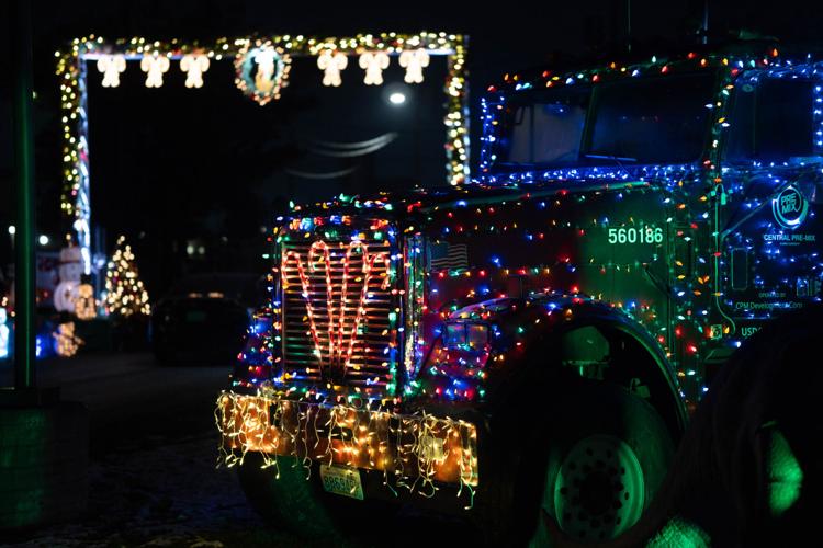 Spectacular scenes of the 2024 Drive-Thru Holiday Light Fest | News ...