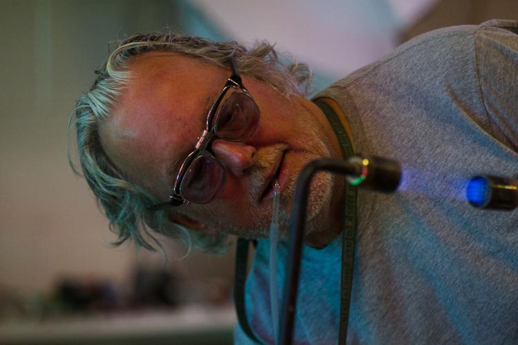 PHOTOS: Yakima neon artist | News Photos | yakimaherald.com