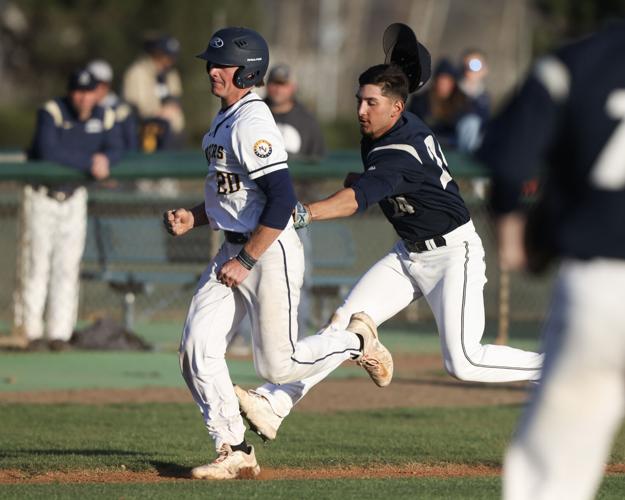 Selah capitalizes on mistakes to beat Jenkins, Naches Valley | Sports ...