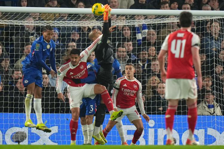Arsenal feasts on Sanchez mistakes to set up 3-2 win over Chelsea in ...