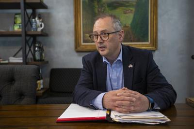 UK Consul voices support for new trade agreement during Yakima Valley ...